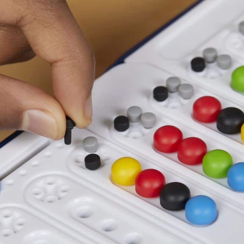 Jogo Mastermind: Clássico Renovado - Jogo de Lógica - Hasbro Gaming